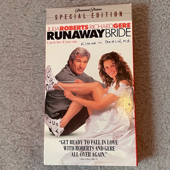 Media | Runaway Bride Vhs | Poshmark
